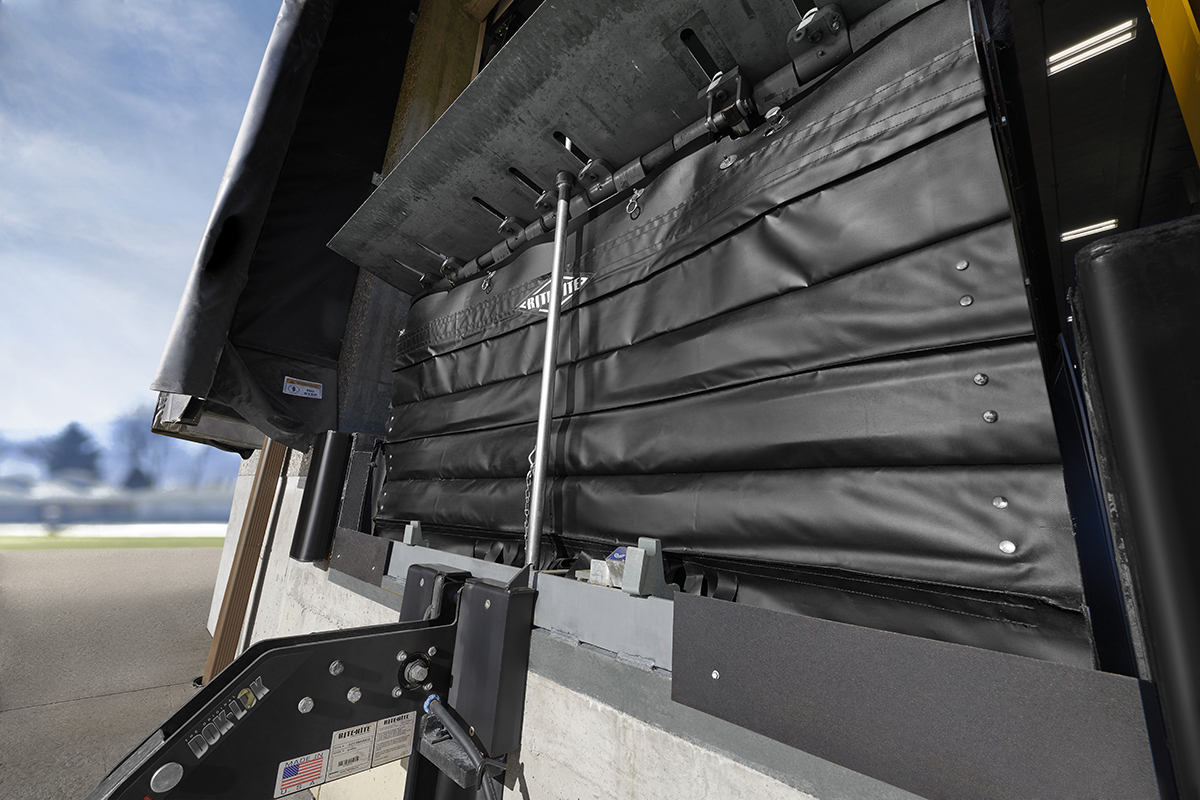 PitMaster™ Under-Leveler Dock Seals 4th Side of Dock Opening | Rite-Hite