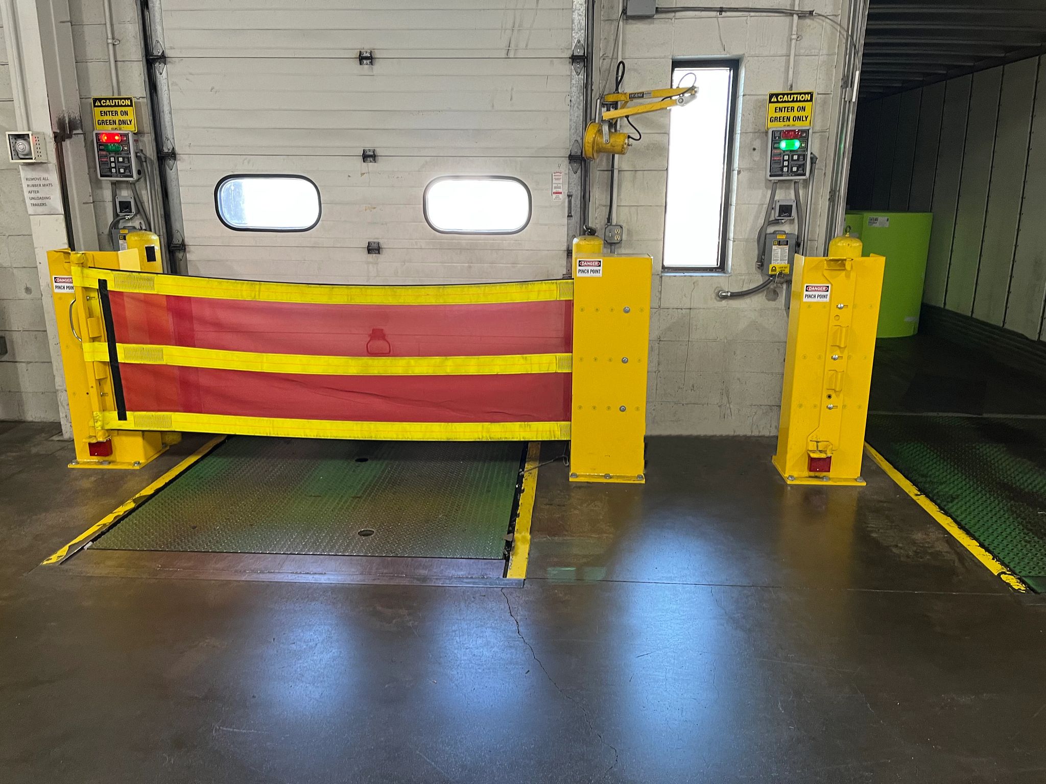 Industrial Handling & Loading Dock Solutions | Rite-Hite